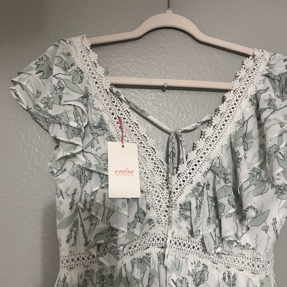 entro | Dresses | Entro Green Floral Dress With Lace Accents | Poshmark